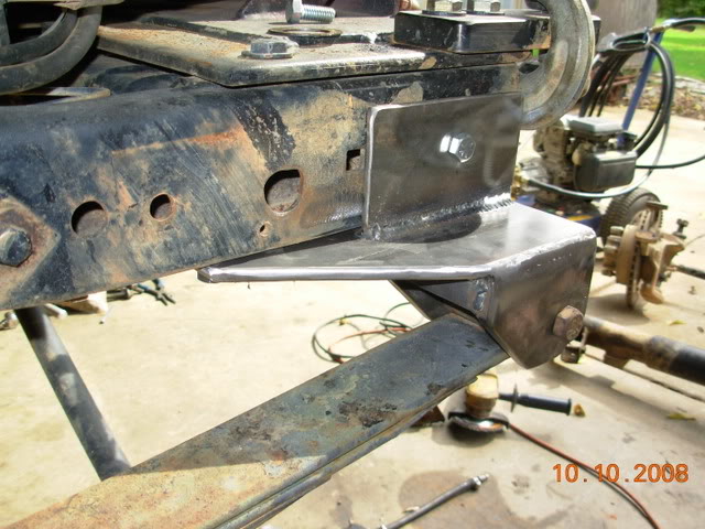 Outboarded and frenched shackle hanger idea | Pirate 4x4